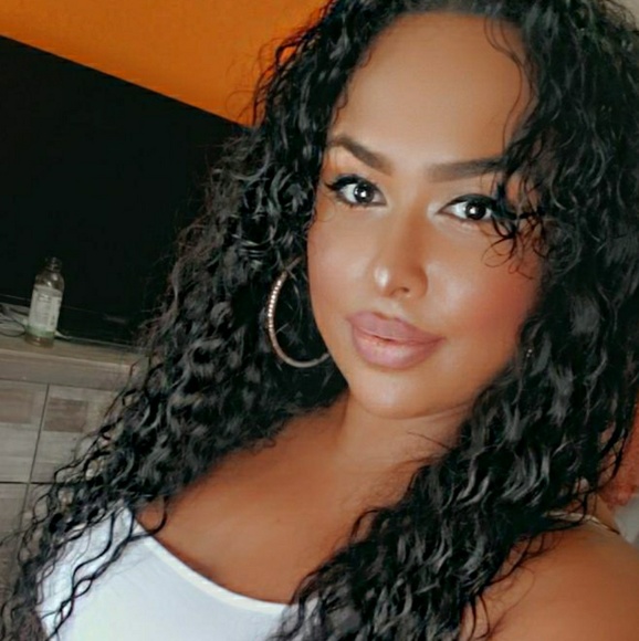 Zullay's Closet (@zullayscloset) | Poshmark